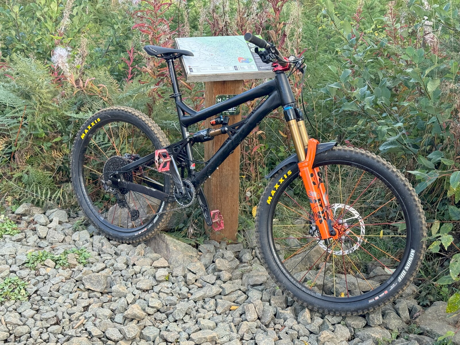 2013 Banshee Rune 2024 Build - AndyAndy's Bike Check - Vital MTB